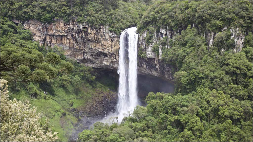 Caracol Waterfalls | Fenceless Travel